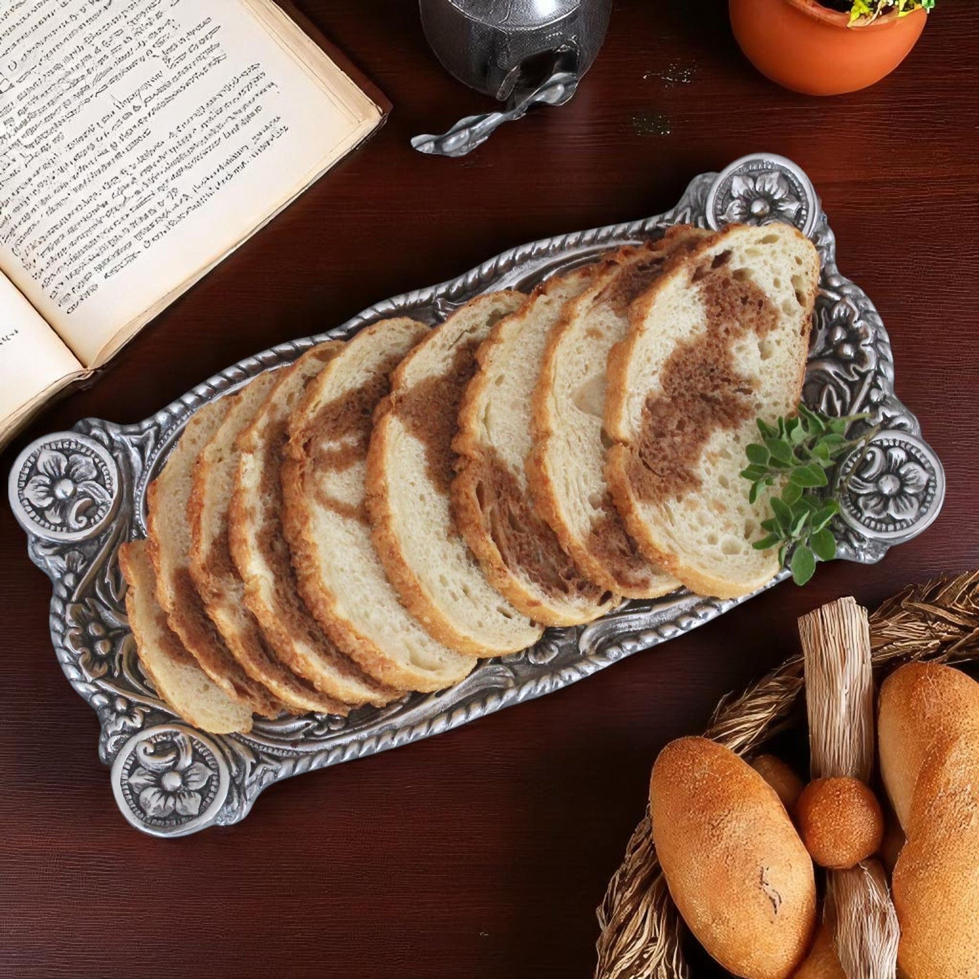 Unique metal bread tray for rustic-themed dinner parties | Kitchenware ...
